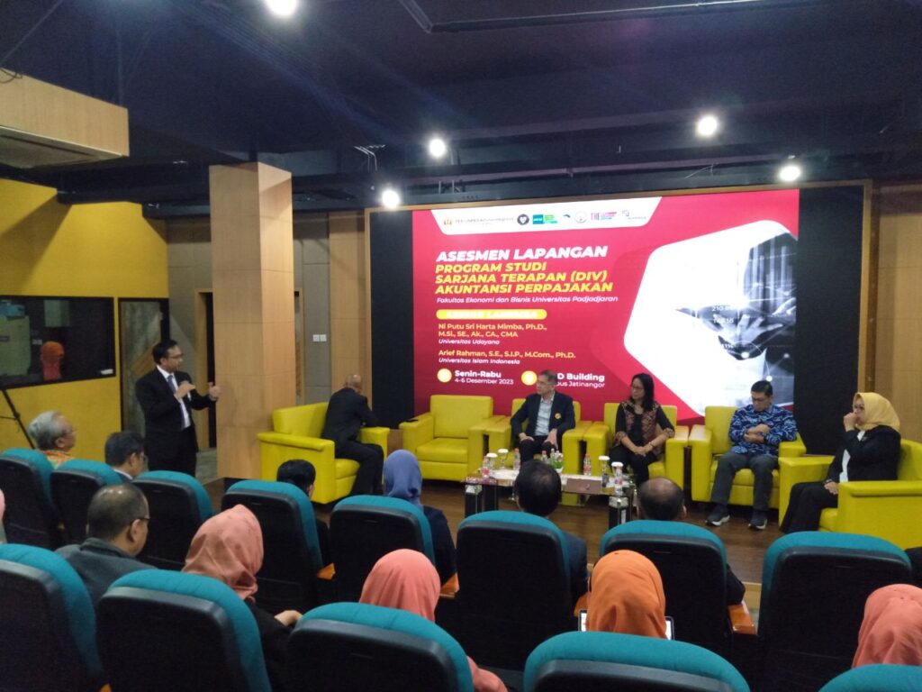 Asesmen Lapangan (AL) Program Studi Sarjana Terapan (D4) Akuntansi Perpajakan FEB Unpad 04 s.d ...